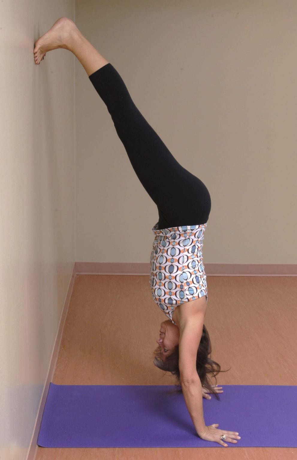 Easing Into Adho Mukha Vrksasana Part I Handstand Right To Joy